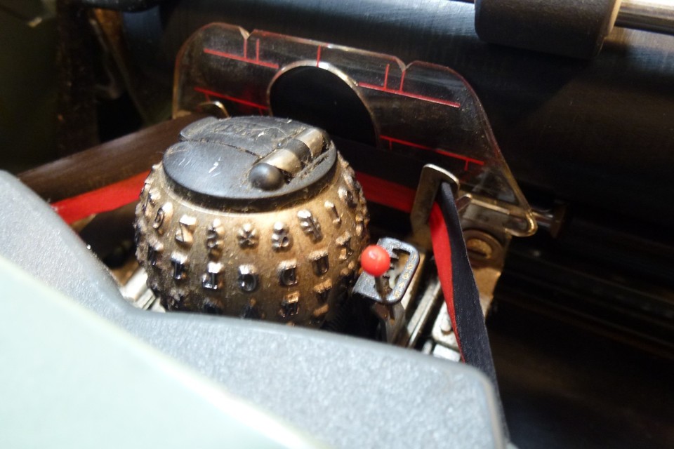 Vintage IBM Selectric Model 72 Golf Ball Electric Typewriter Green ...