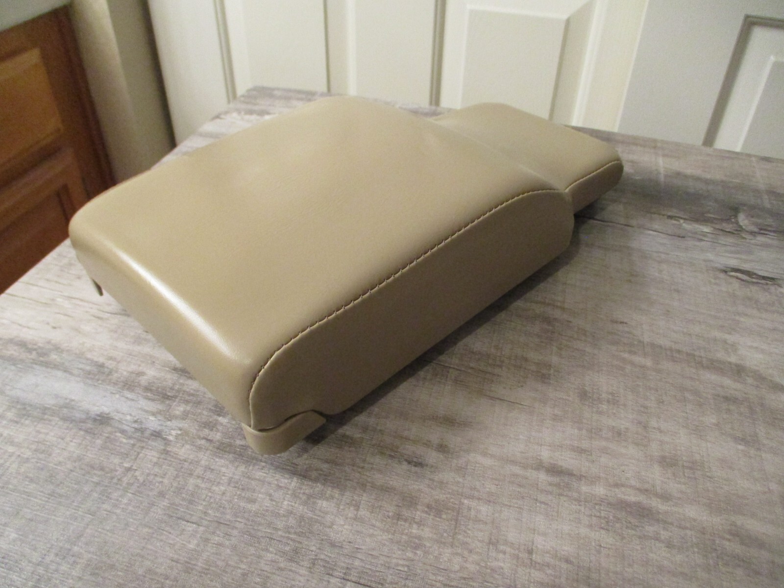 2000-2005 Buick LeSabre Center Console Lid Armrest Tan Beige Leather ...