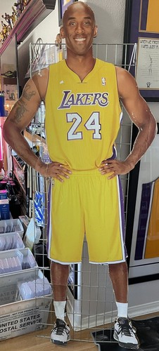 KOBE BRYANT LIFE SIZE STAND UP DISPLAYED OUTSIDE STAPLES CENTER 2010 ...