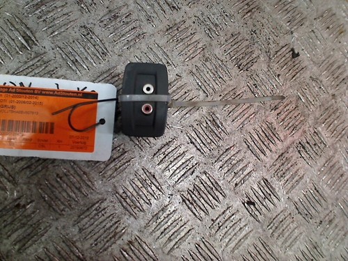 AUX-ANSCHLUSS AUX PORT Opel Vivaro Van 2.0 CDTI (M9R-782) 2010 ...