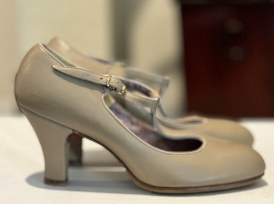 CAPEZIO Vintage 1990s Shoes Tan Dancing Heels T-STRAP Size 8 NEW see ...