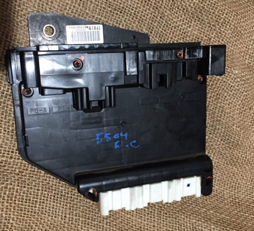 05-11 TOYOTA AVALON GENUINE ENGINE ROOM JUNCTION Module TP9748272007060 ...