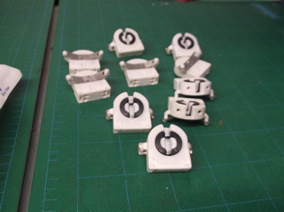 (10) LH0483 BJB 26.422 T130 Unshunted rotary locking T8 lampholder by ...