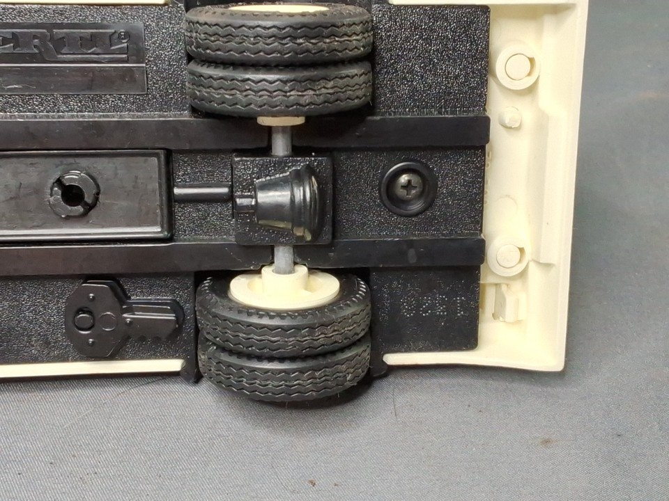 Ertl Ford F700 Propane Truck Locking Coin Bank CENEX LAND O' LAKES , 1/ ...
