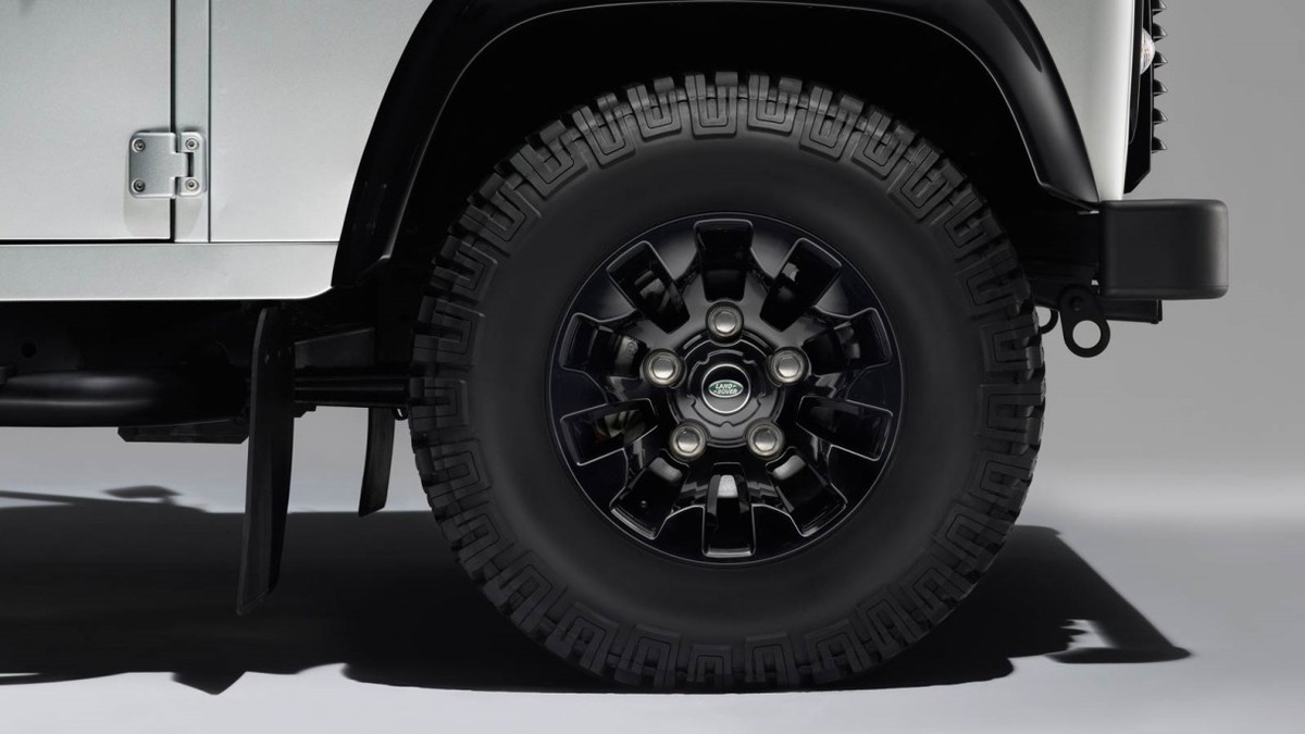 Land Rover Defender Black Sawtooth Style Alloy Wheel 16quot X 5 X