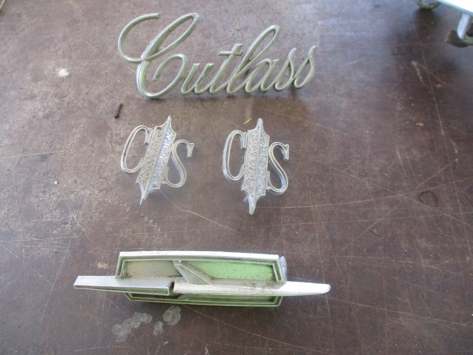 70 71 72 CUTLASS SUPREME 442 W30 F85 EMBLEMS ORNAMENT OEM SET | eBay