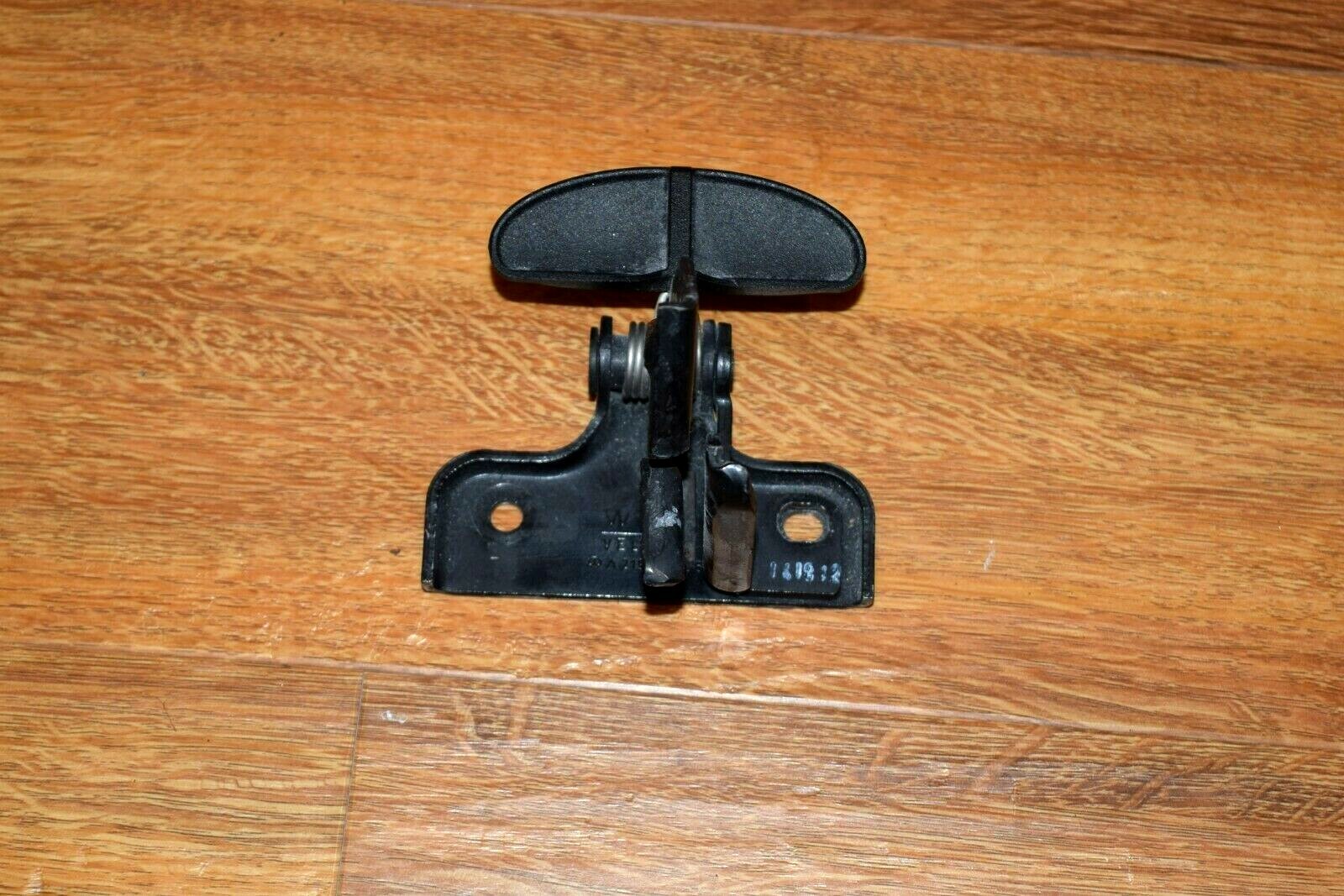 GENUINE MERCEDES ENGINE HOOD SAFETY HOOK CATCH A 219 880 00 64 | eBay