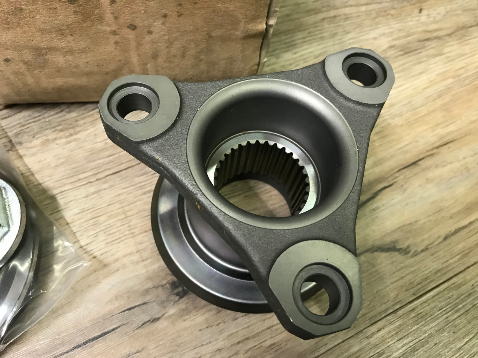 2004-2007 CADILLAC CTS STS SRX NOS GM PINION FLANGE ASSEMBLY 19179933 ...