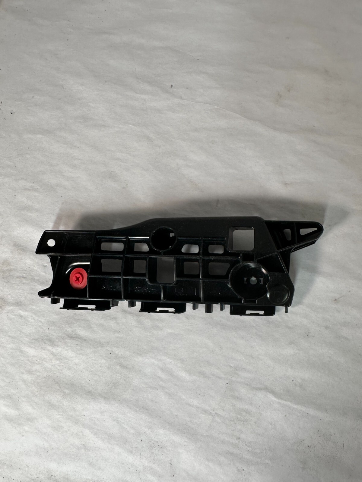 2013 - 2018 Lexus ES350 ES300h Front Left Bumper Retainer Bracket 52146 ...