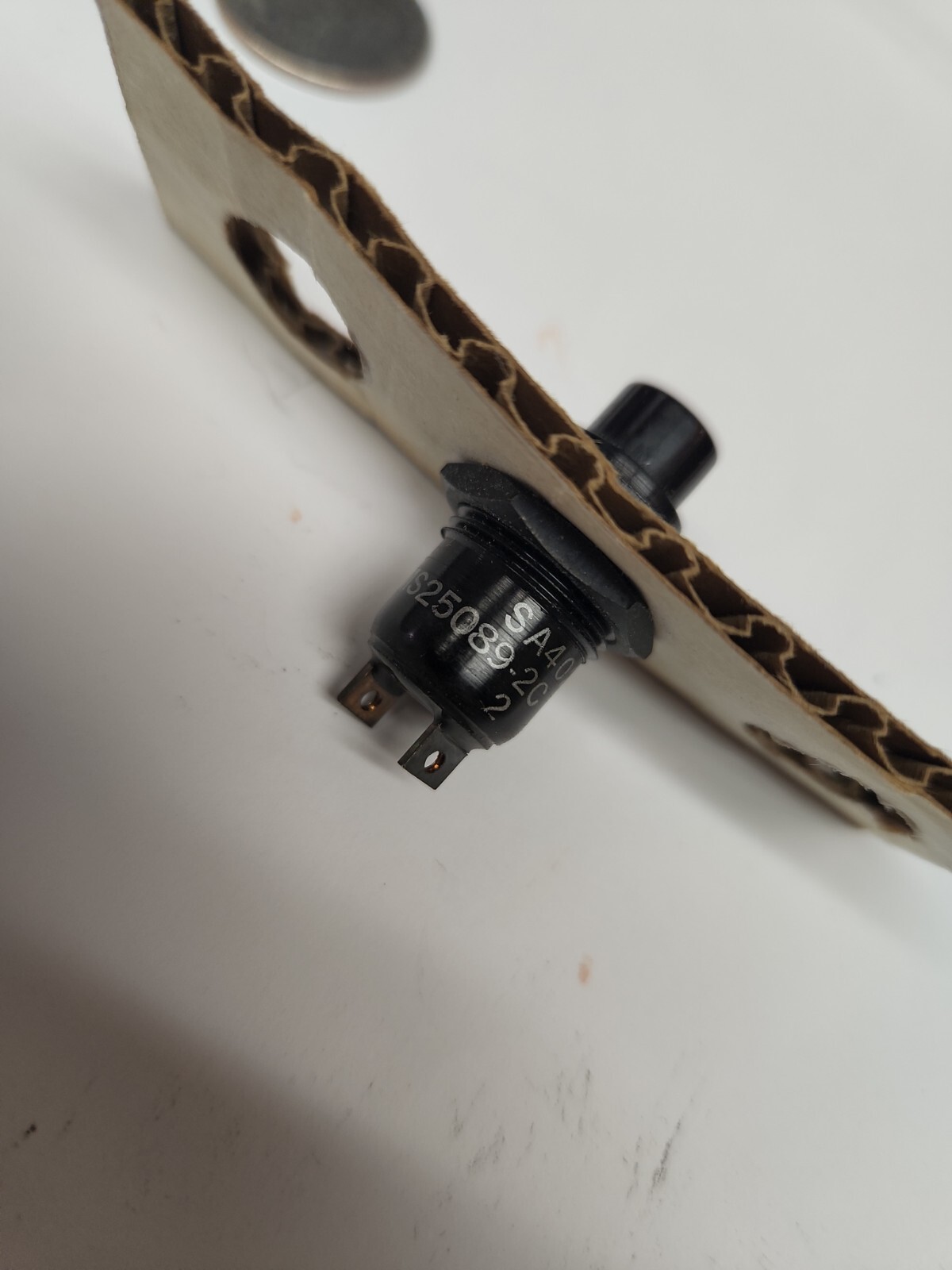 Cutler Hammer Eaton Mil Spec Momentary Push Button Switch MS25089-2C ...