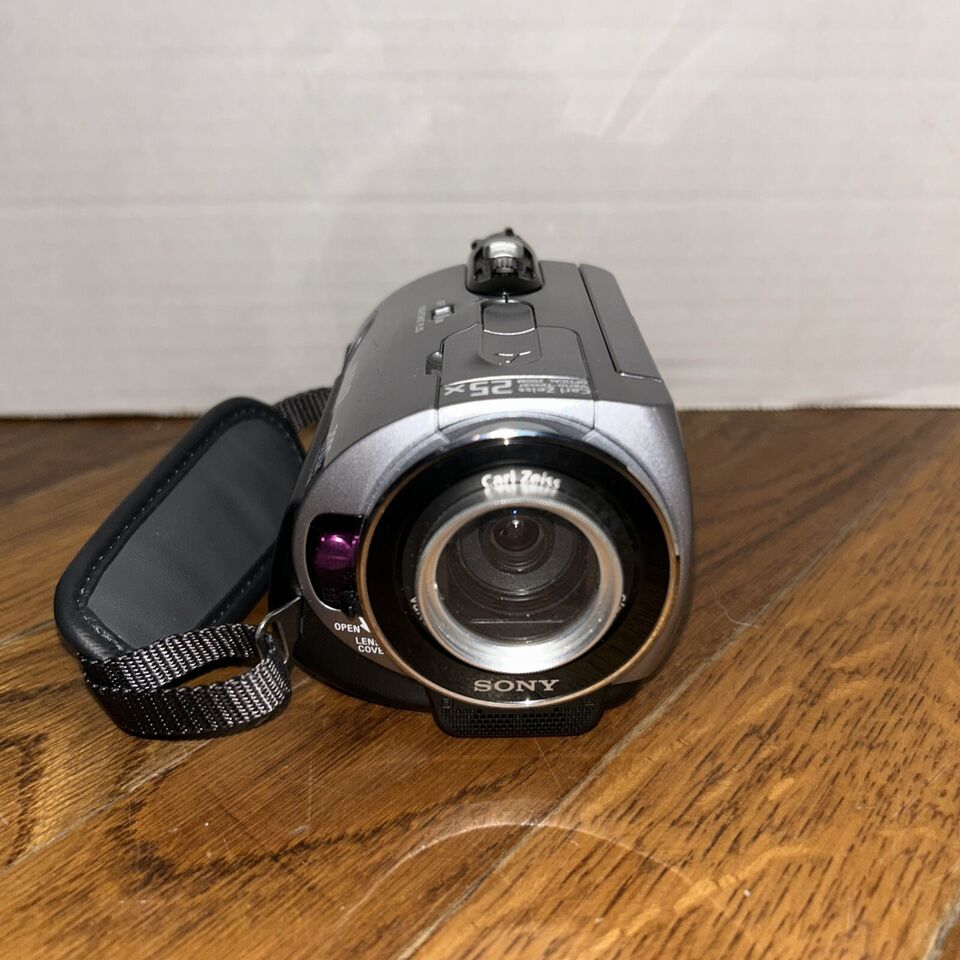 SONY DCR-SR82 Handycam Digital Video Camera/ Camcorder 60GB W/ Battery ...