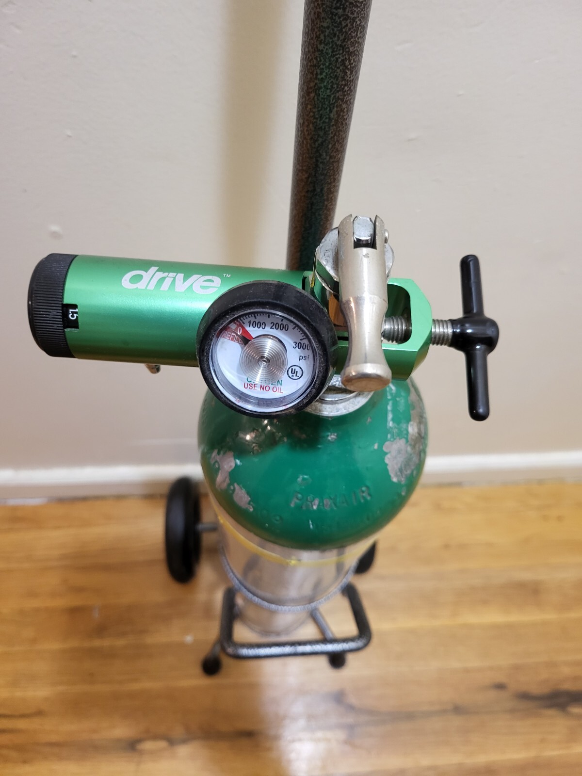 Praxair Empty Oxygen Tank With Regulator,Cart-Size E & Lot Of 7 Cannula ...