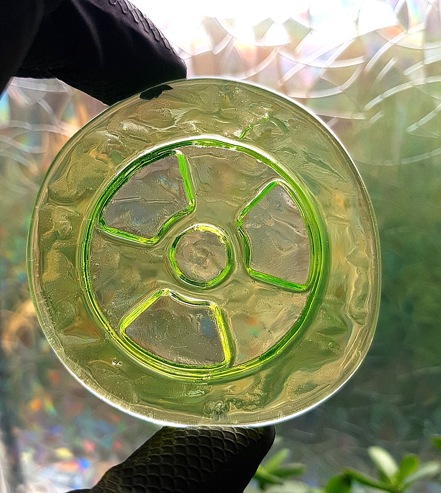 Uranium glass puddle art collectable piece with trefoil pattern ...