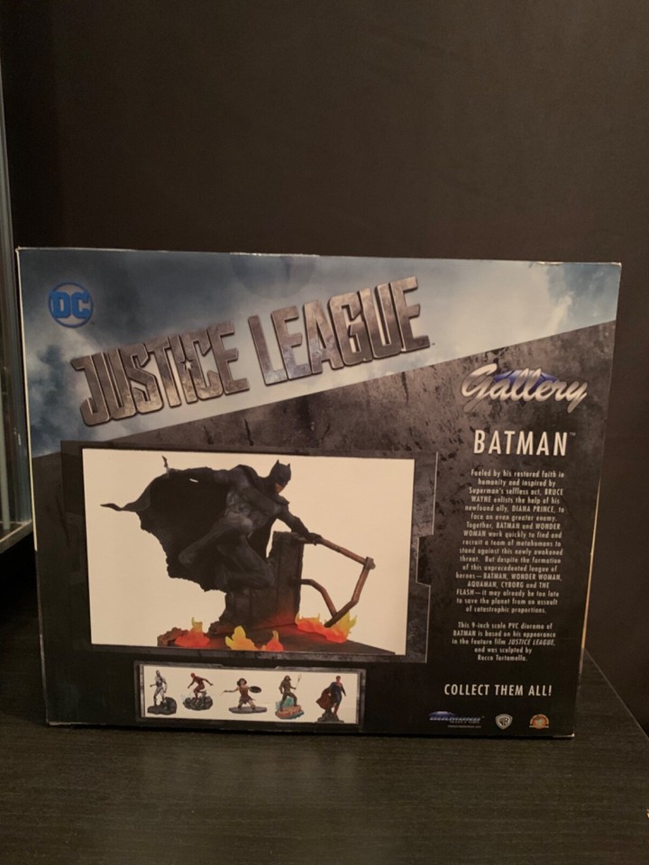 Diamond Select Gallery Justice League Batman statue | eBay