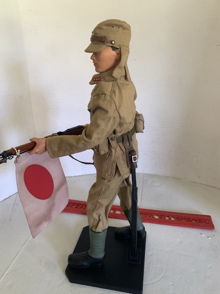 1/6 WW2 Japanese IJA soldier + Flag,Rifle, Shovel,And bayonet. well ...