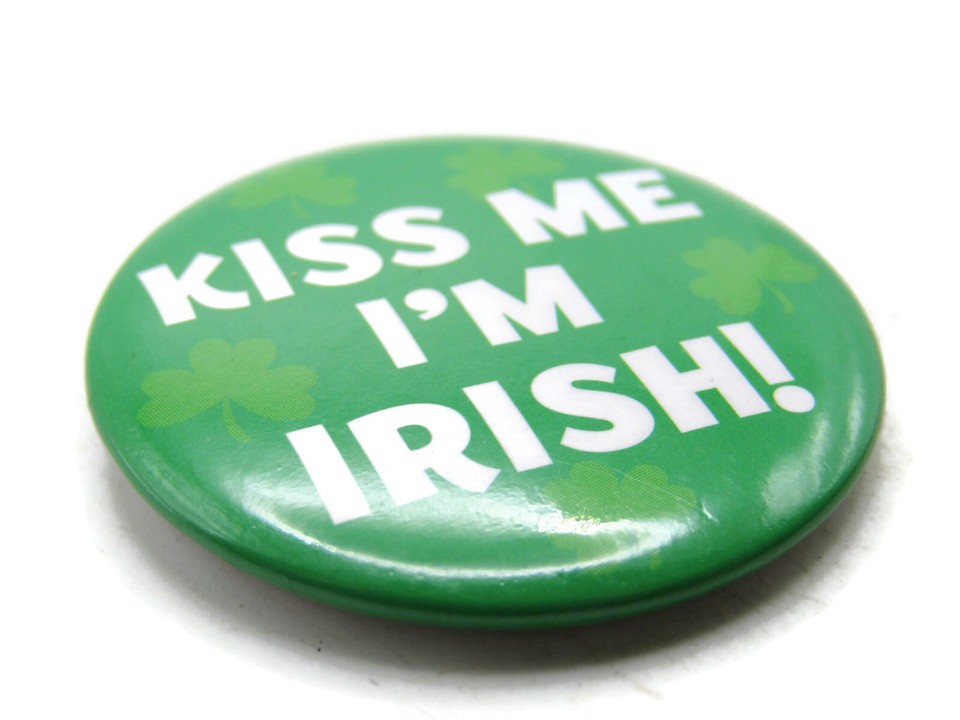 Kiss Me I'm Irish Pinback Button St. Patrick's Day Green Shamrock Party ...