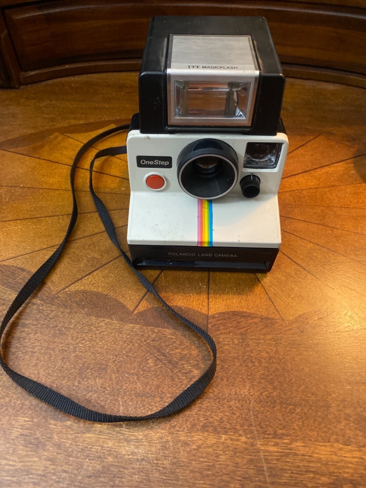 VINTAGE ONE STEP POLAROID LAND CAMERA W/ STRAP , ITT MAGICFLASH, AND ...