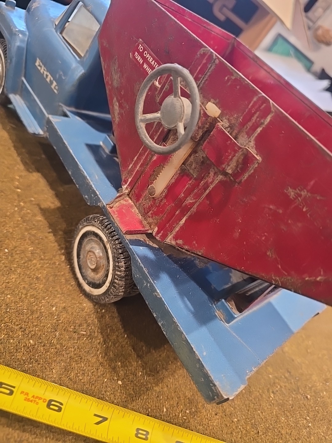 Vintage ERTL INTERNATIONAL LOADSTAR GRAVITY FEED GRAIN HOPPER TRUCK 1/ ...