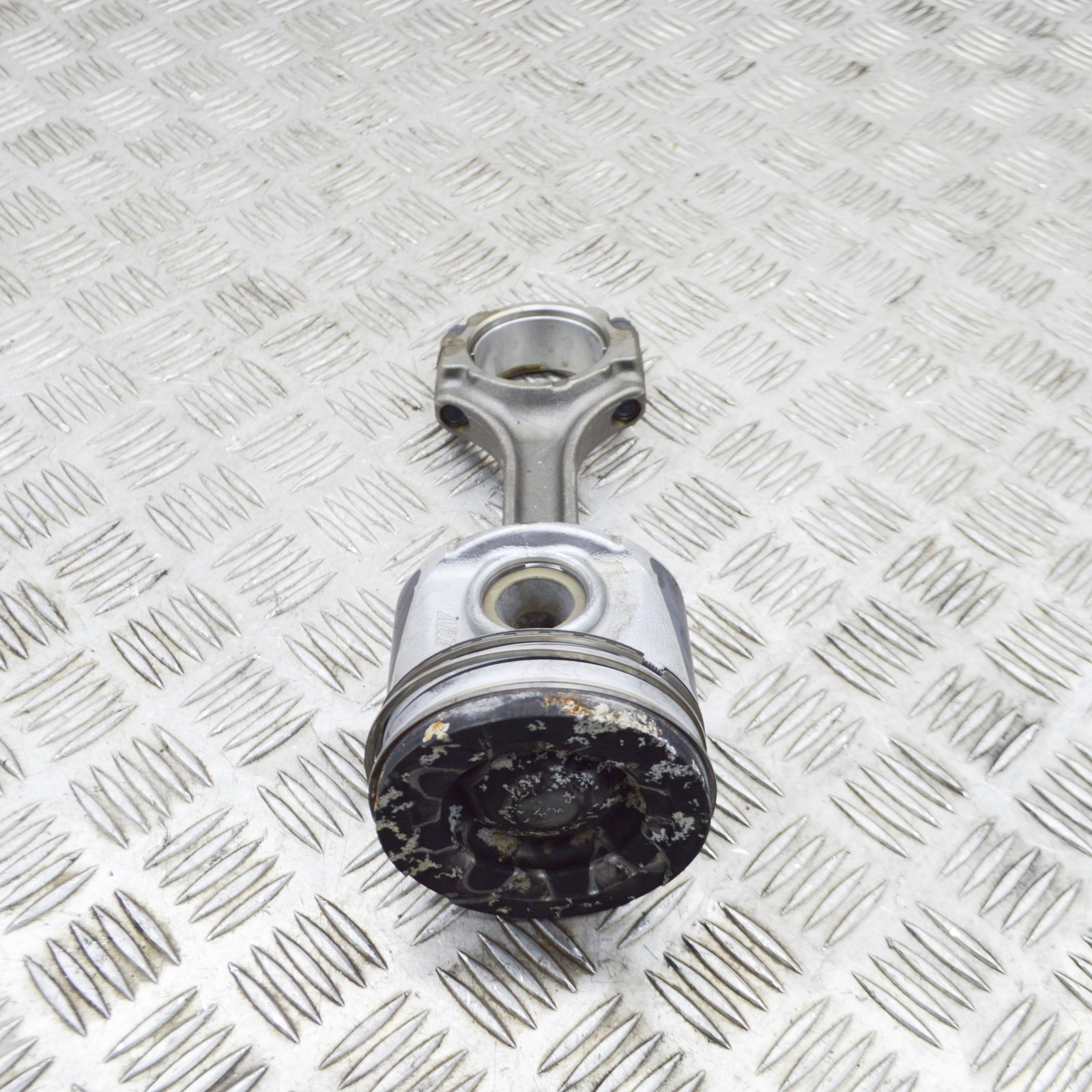 TOYOTA HILUX MK8 AN120 Piston W/ Rod 13201-0E010-A0 13101-0E010 2.4D ...