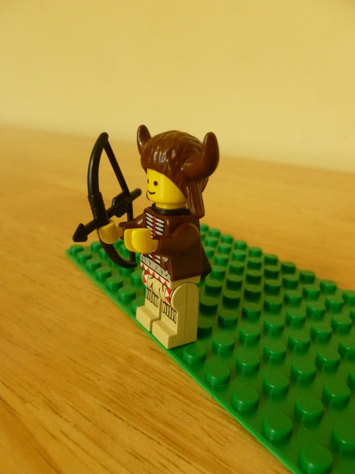 LEGO INDIAN MINIFIGURE WESTERN NATIVE AMERICAN FIG WITH BOW & ARROW ...