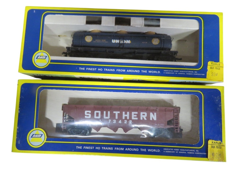 AHM HO Scale Train Lot (9) – RS-2 Loco, Box Cars, Tankers, Reefers ...