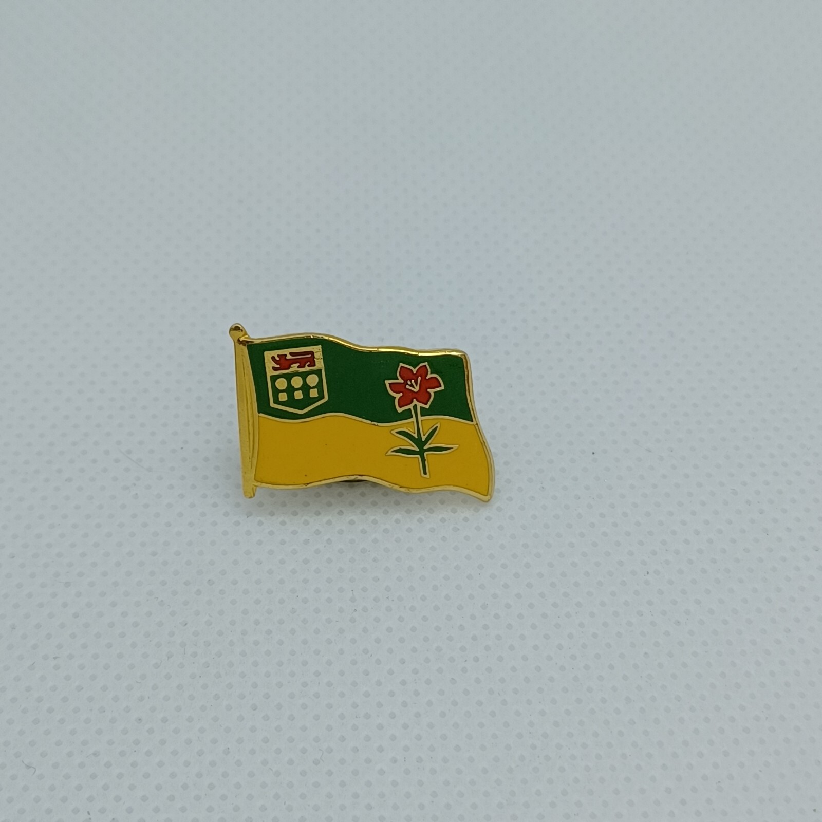 Vintage Saskatchewan Provincial Flag Lapel Pin Logo Travel Souvenir ...