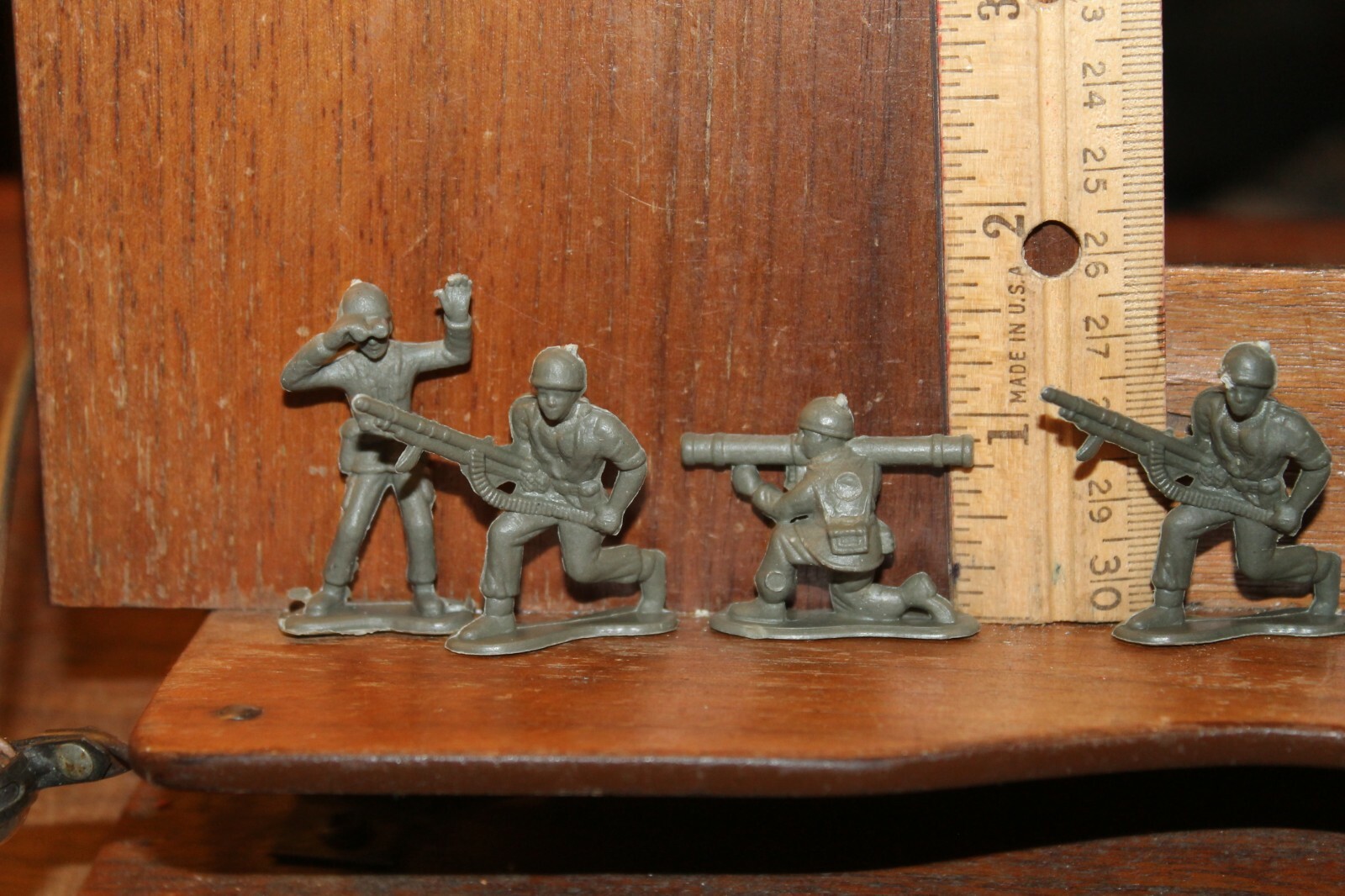 Lot of 8 grey Green Plastic Army Men Toy Soldiers | eBay