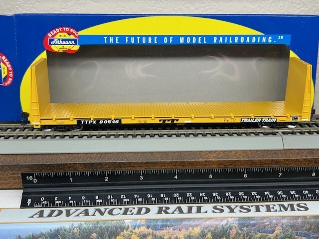 TRAILER TRAIN TTX - 60 ft BULKHEAD LUMBER w/HOME DEPOT CUSTOM LOAD HO ...