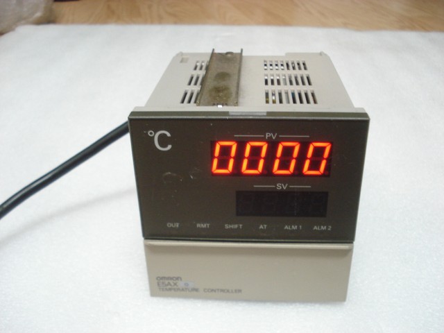 Omron E5ax-a02 Temperature Controller 100 to 240v for sale online | eBay