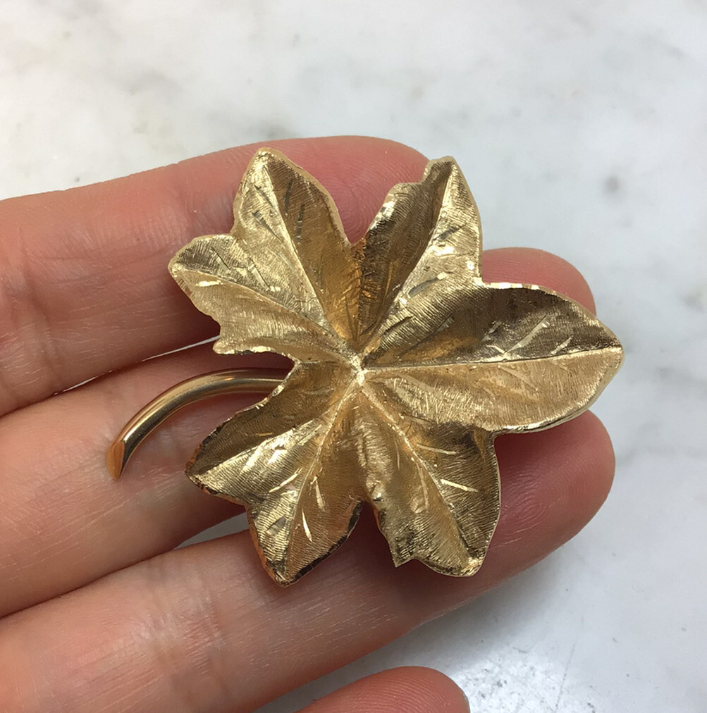 Vintage 14K Gold Brushed Yellow Maple Leaf Pin Brooch… - Gem