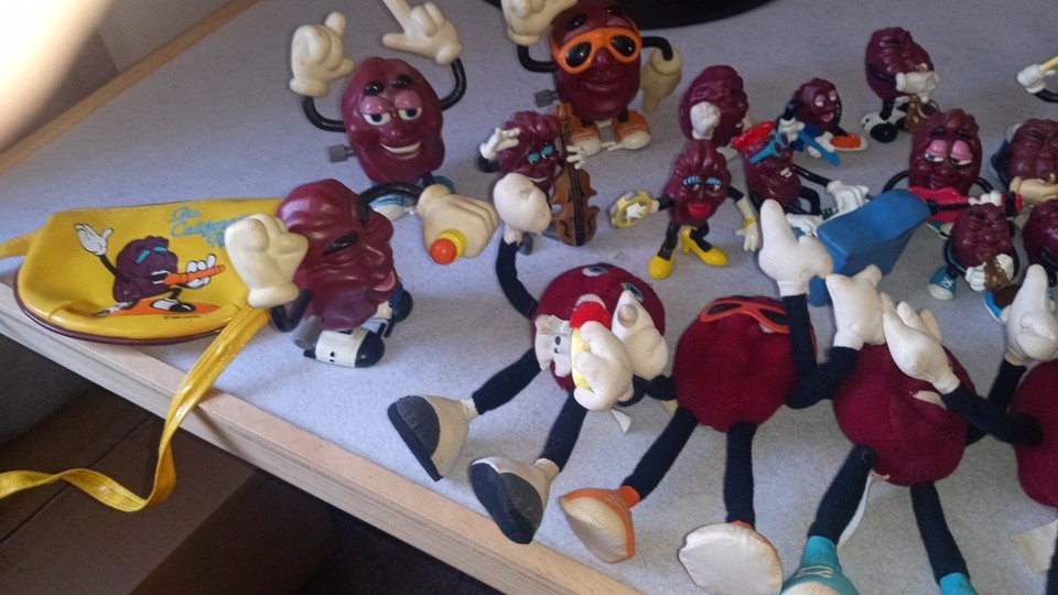 California Raisin Figures, Buttons, Erasers, Watch, Cup, Bank | eBay