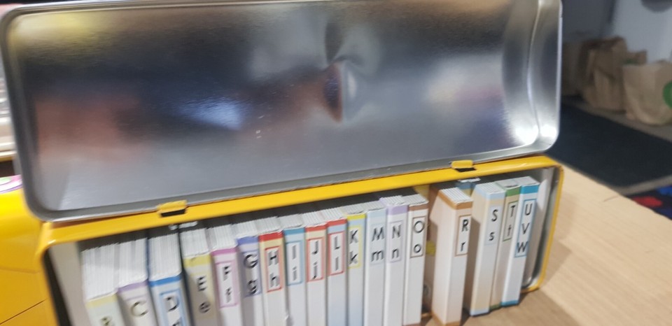 A-Z ALPHABET BUS 22 BOOKS SET IN A TIN BOX BY FLYING FROG PUBLISHING ...