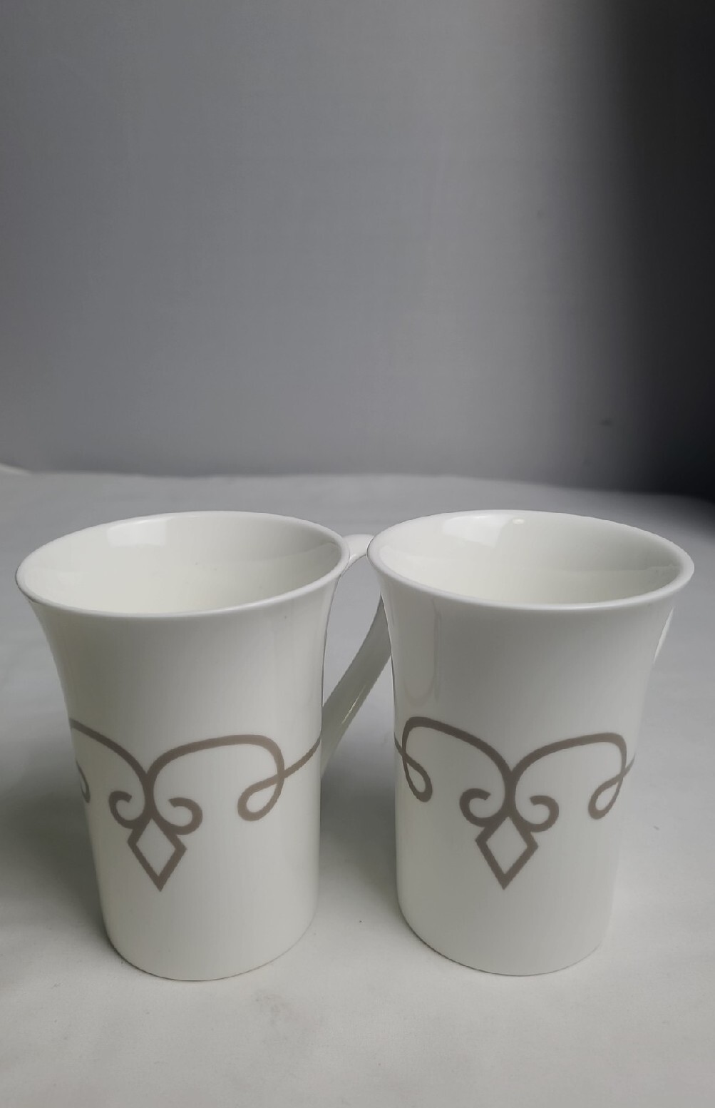 STARBUCKS WHITE SCROLL/DIAMOND DESIGN 11 oz COFFEE CUP Mug TAZO TEA ...