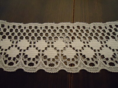 Ecru Flat Lace Scalloped Bottom Edge 1 ¼” Wide X 2.5 Yards | eBay