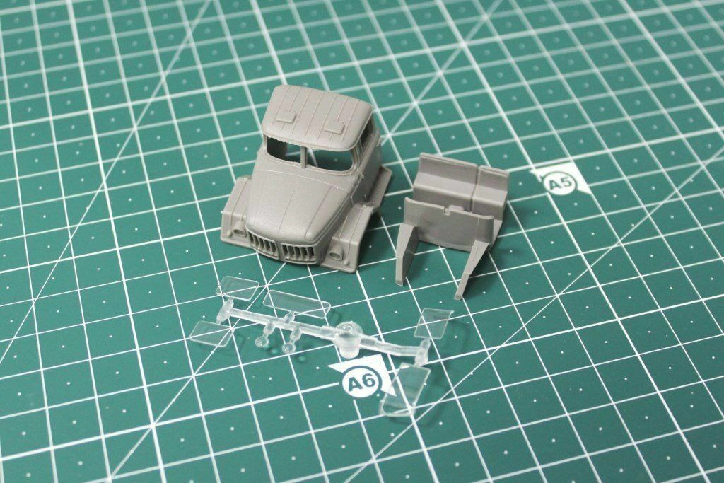 ICM 72812 ZIL-131 Command Vehicle Soviet, 1/72 scale plastic model kit ...