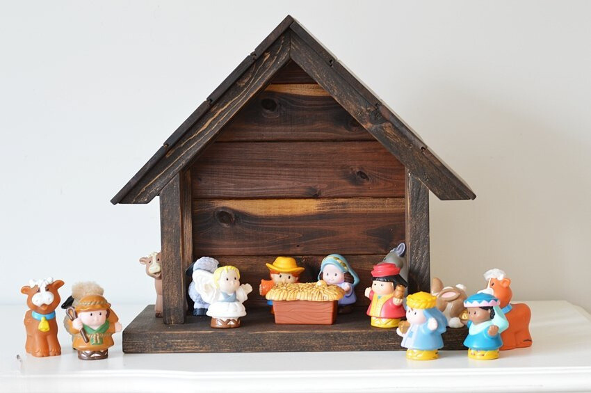 solid roof wood stable/crèche, display nativity scenes, holiday decor ...