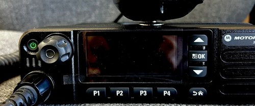 MOTOROLA XPR5550e UHF 403-470MHz mobile radio AAM28QNN9RA1AN MOTOTRBO ...