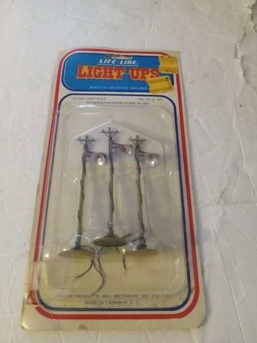 Vintage HO-Scale Life Like Light Ups Street Light Telephone Poles ...
