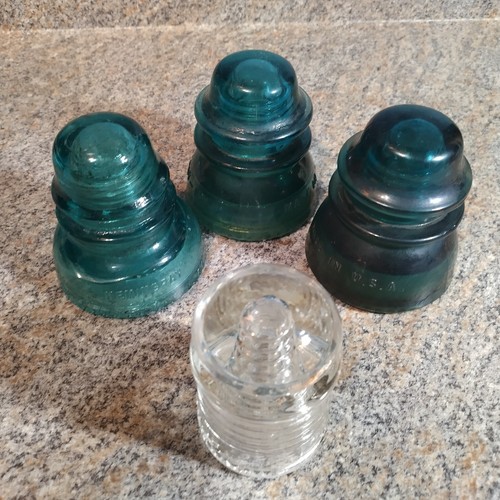 SET OF 4 ELECTRIC 3 GREEN INSULATORS AND 1 CLEAR PYREX INSULATOR MADE ...