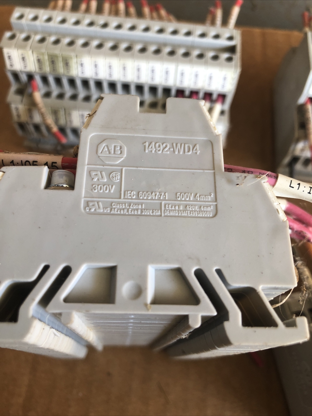 Lot of 64 Allen Bradley 1492-WD4 Terminal Blocks | eBay