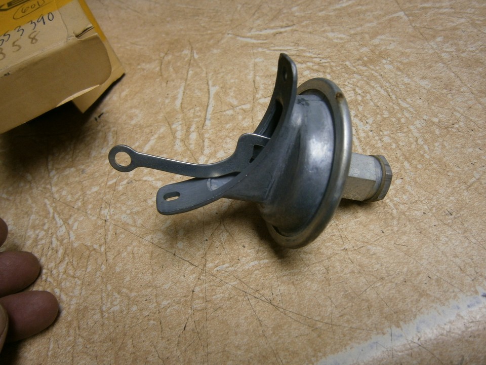 Studebaker 1553390 NOS Vacuum Advance Unit 1961 Hawk V8 Delco ...