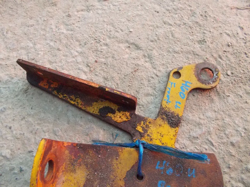 International Farmall 460 Utility IH tractor platform step mounting ...