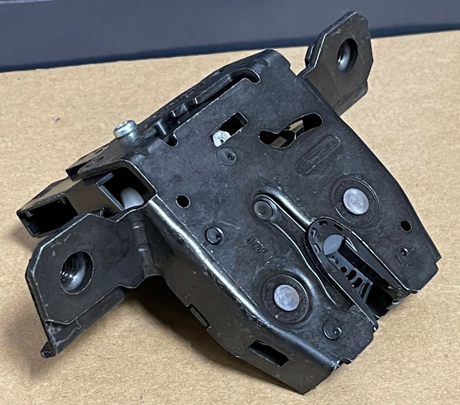 VAUXHALL ASTRA J K MOKKA INSIGNIA B REAR TAILGATE BOOT LOCK 13524683 ...