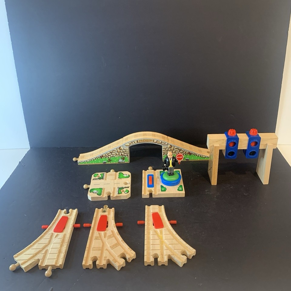 Thomas the Train Wooden Railway Buildings Sir Topham Hatt Maron Bridge ...