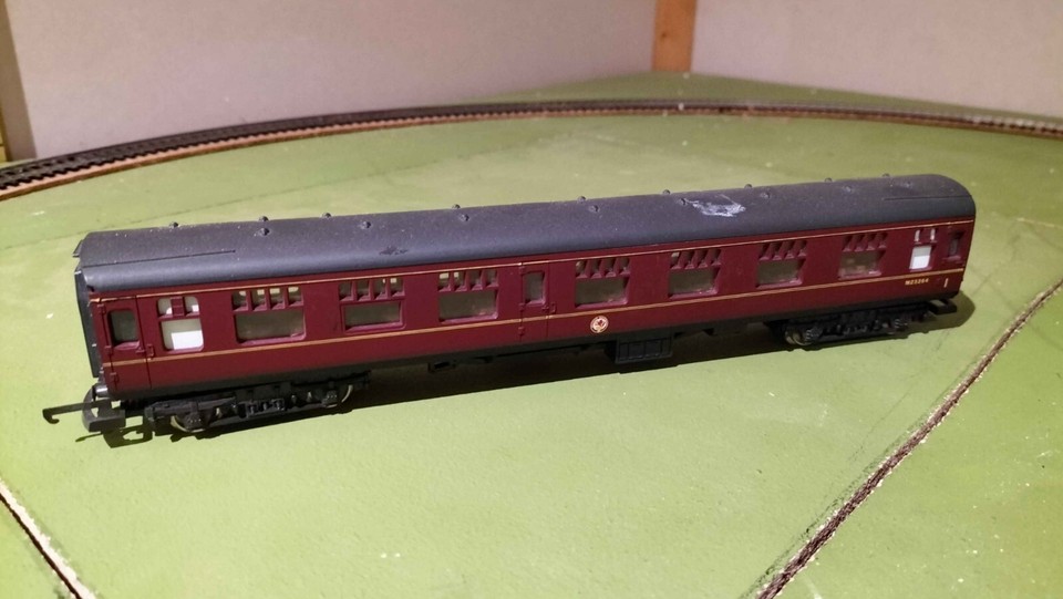 Lima Mk1s Composite Corridor and Brake coach in BR Maroon Livery OO ...