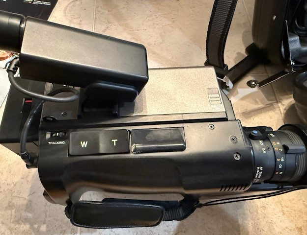 Zenith VM6200 VHS-C Camcorder Bundle Powers UP Functions Work AS IS/FOR ...