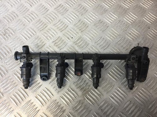 Renault Scenic 1998 Fuel injector rail (injectors)(Fuel distributo ...