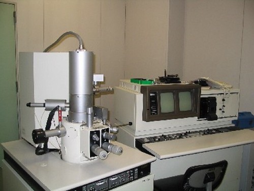 Hitachi S-800 Scanning Electron Microscope FE SEM / Seiko-Seiki STP ...