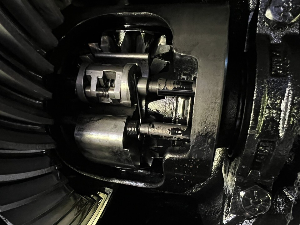 REAR DIFFERENTIAL 92-99 Chevy Tahoe Suburban REAR AXLE 3.73 LSD 10 Bolt ...