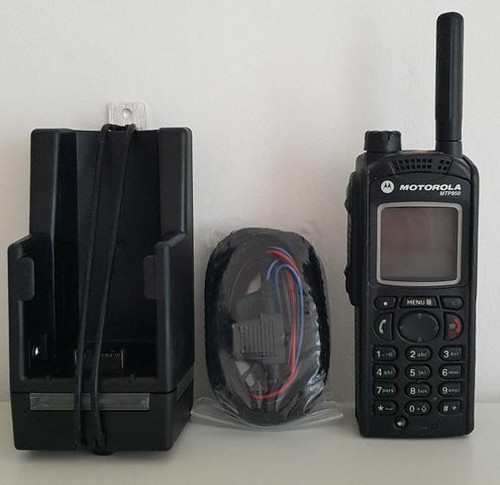 MOTOROLA MTP850 TETRA Netz FUNKGERÄT Neue KFZ Ladehalterung MTP 850 | eBay
